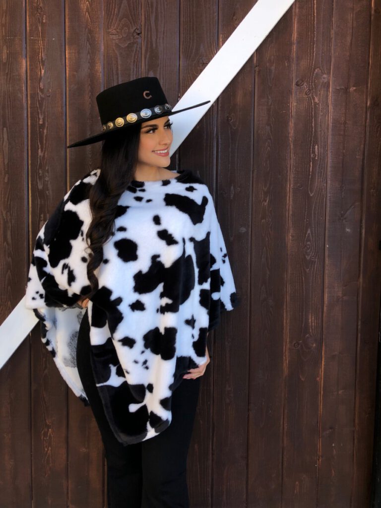 “Maralee” Faux Cow Hide Poncho ( Black ) – Ale Accessories